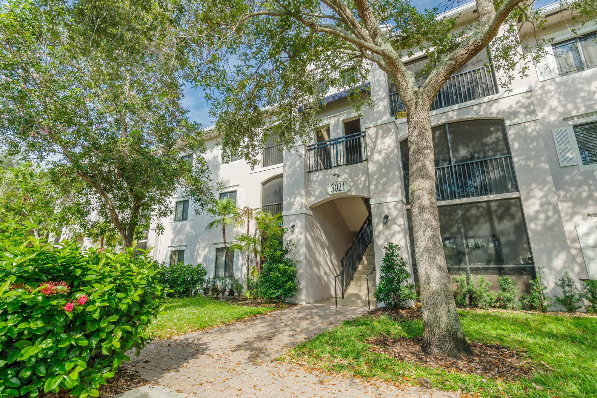 Just Listed | 3021 Alcazar Place #204 - Echo Fine Properties