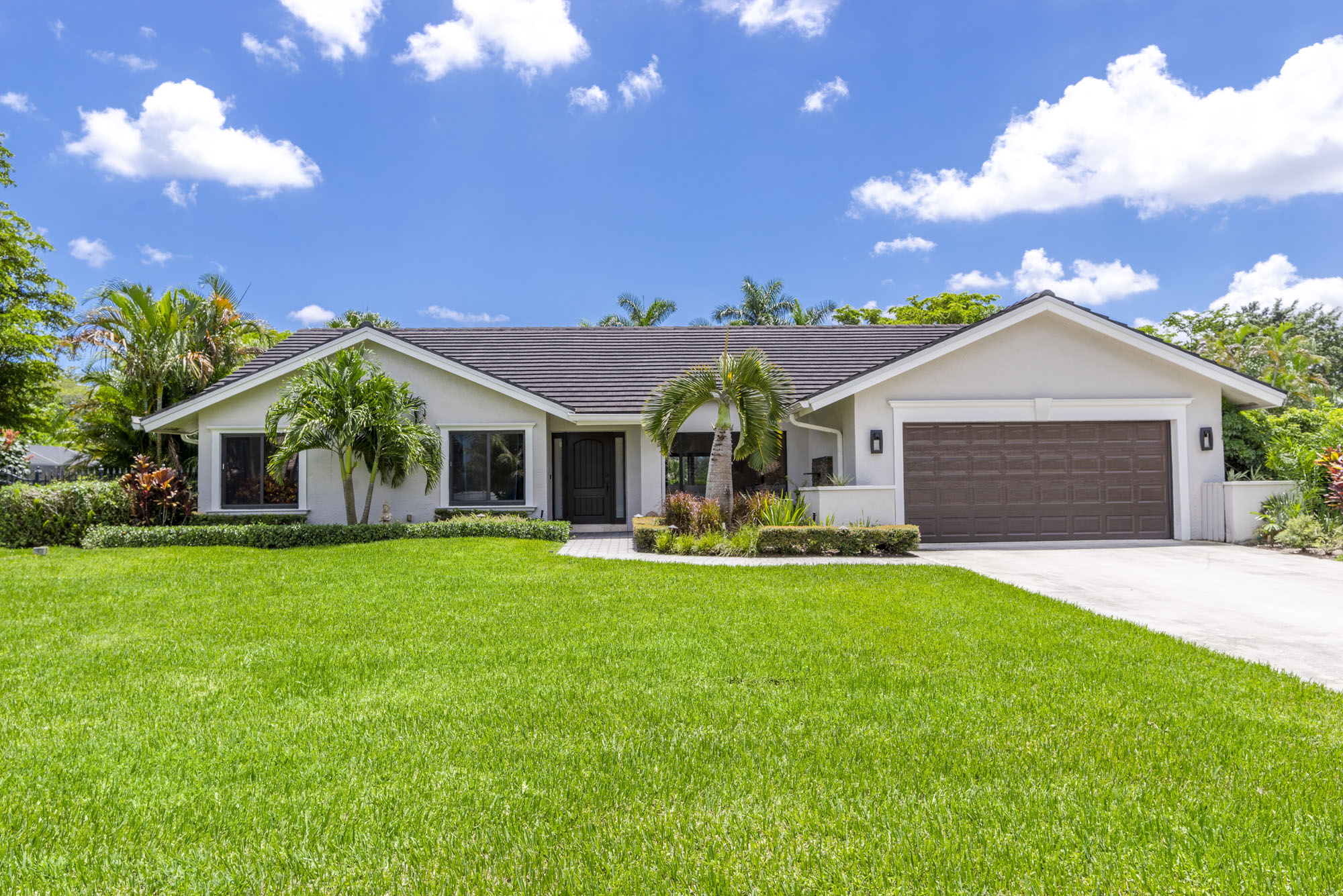 Just Listed | 21370 Sweetwater Lane N - Echo Fine Properties