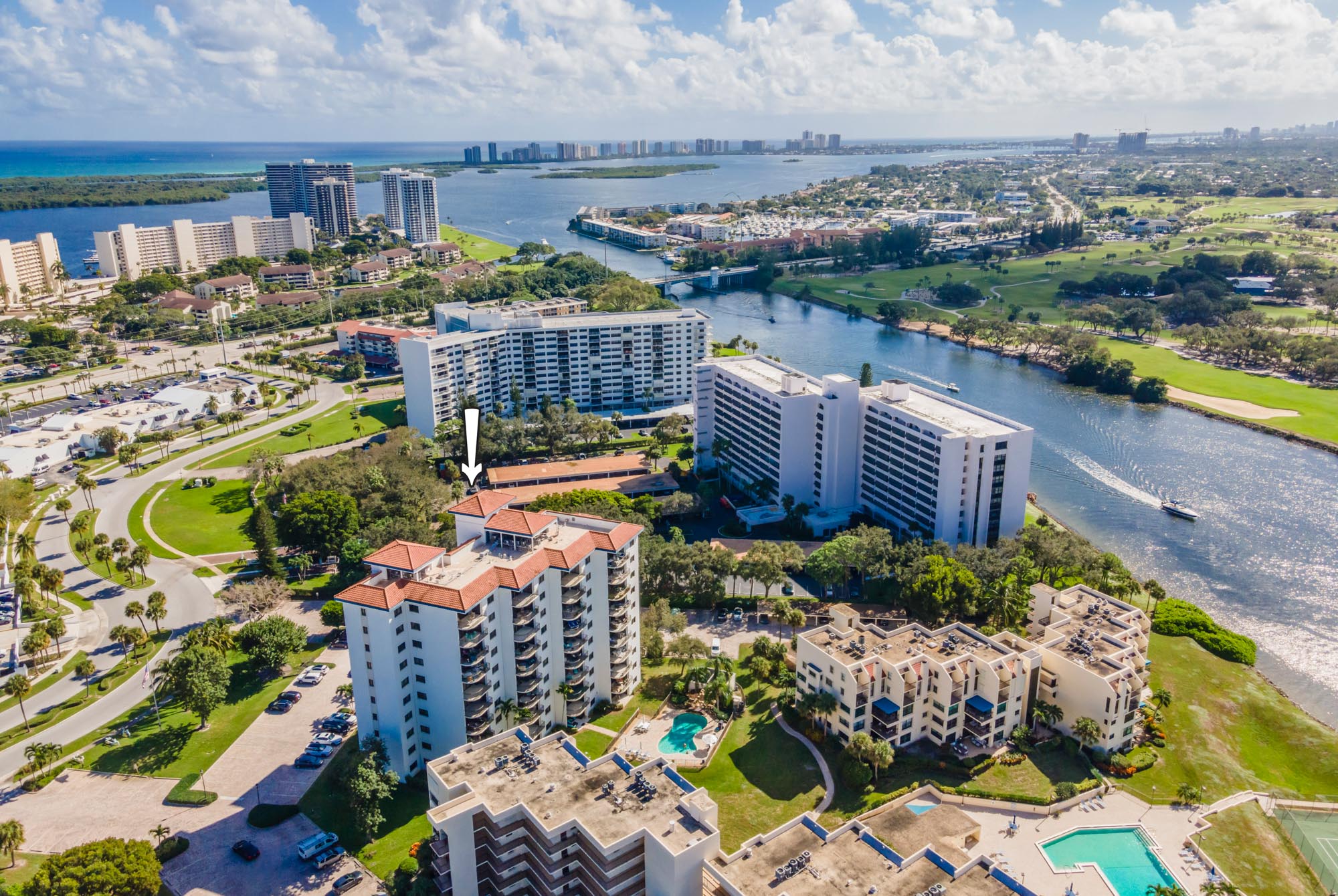 Just Listed | 370 Golfview Road #202 - Echo Fine Properties